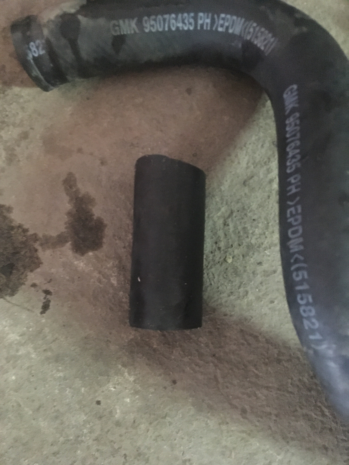 Замена верхнего патрубка радиатора — Daewoo Gentra, 1,5 л, 2013 года ...