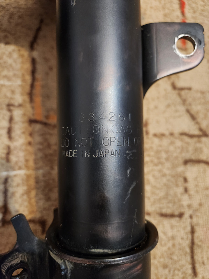 4852049565 Амортизатор TOYOTA LEXUS | Запчасти на DRIVE2