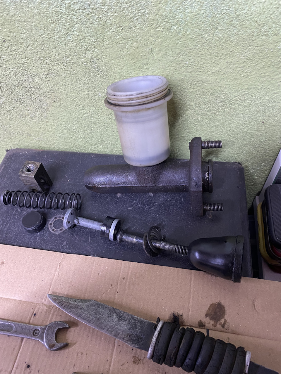 Ремонт главного цилиндра сцепления — ИЖ 21251, 1,5 л, 1994 года ...