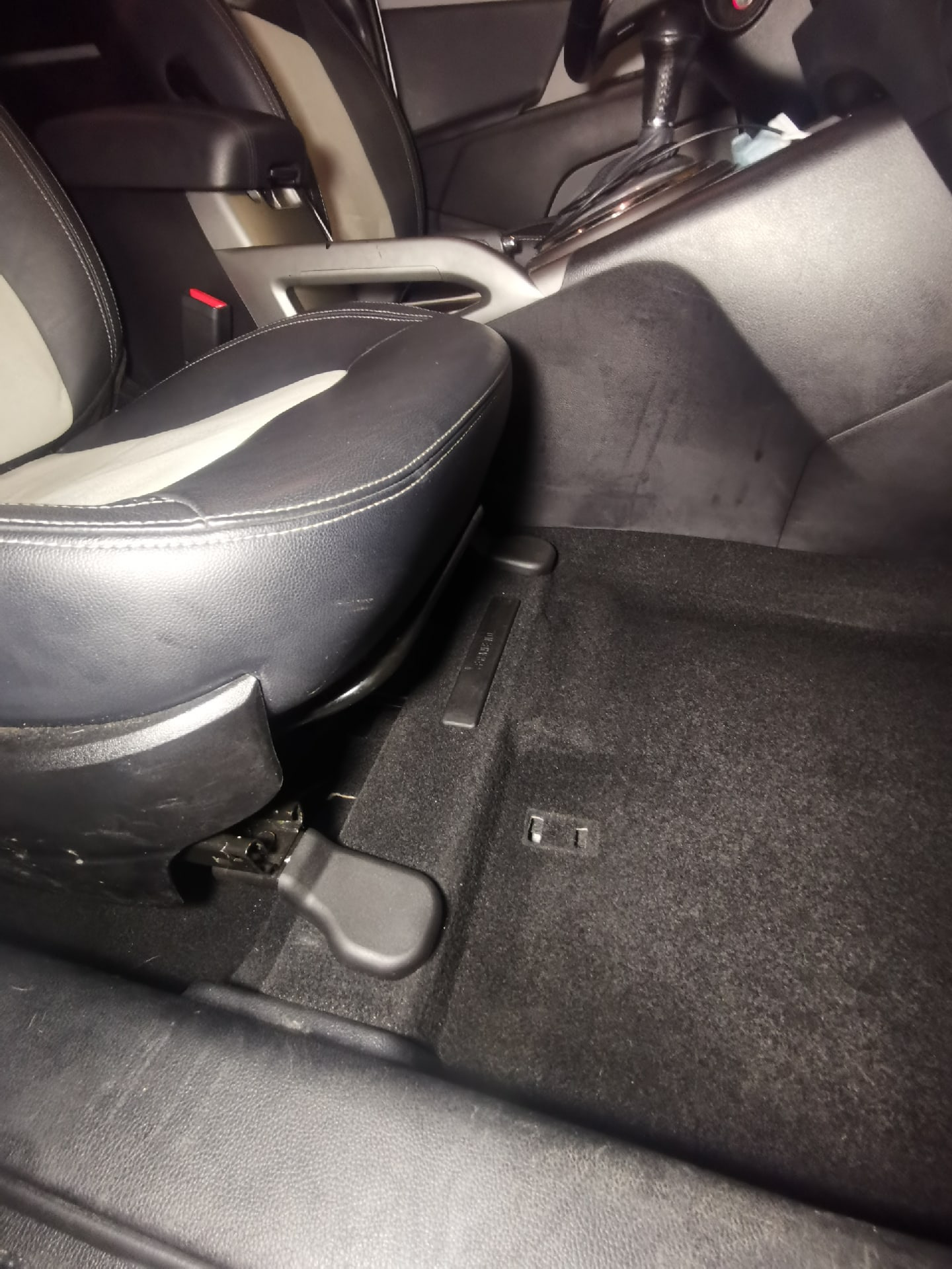 Накладки на крепления сидений. — KIA Sportage (3G), 2 л, 2014 года ...