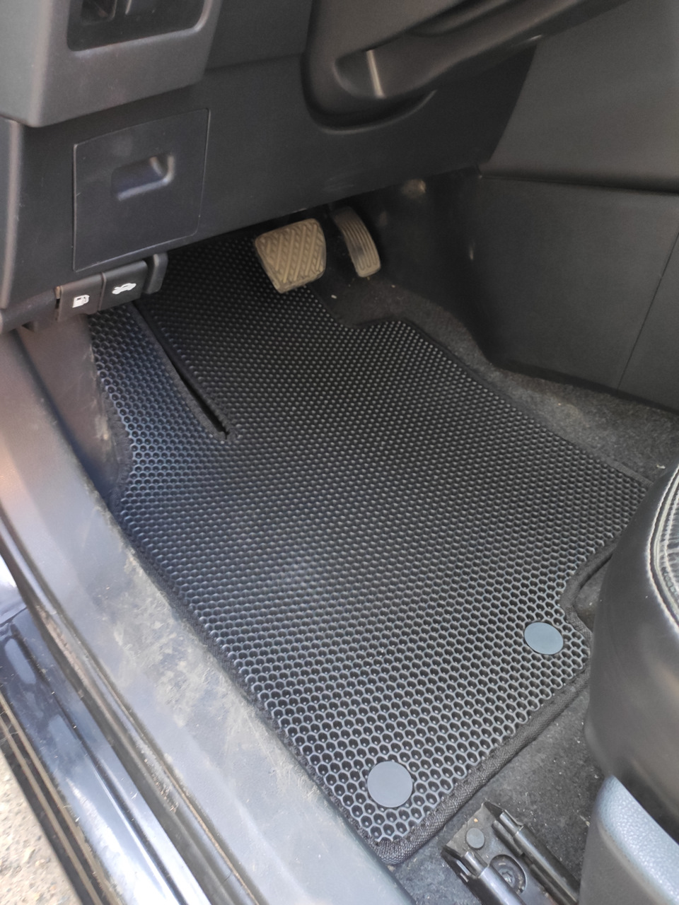 Ремонт планки двери багажника, замена воздуховода, камеры заднего вида ...