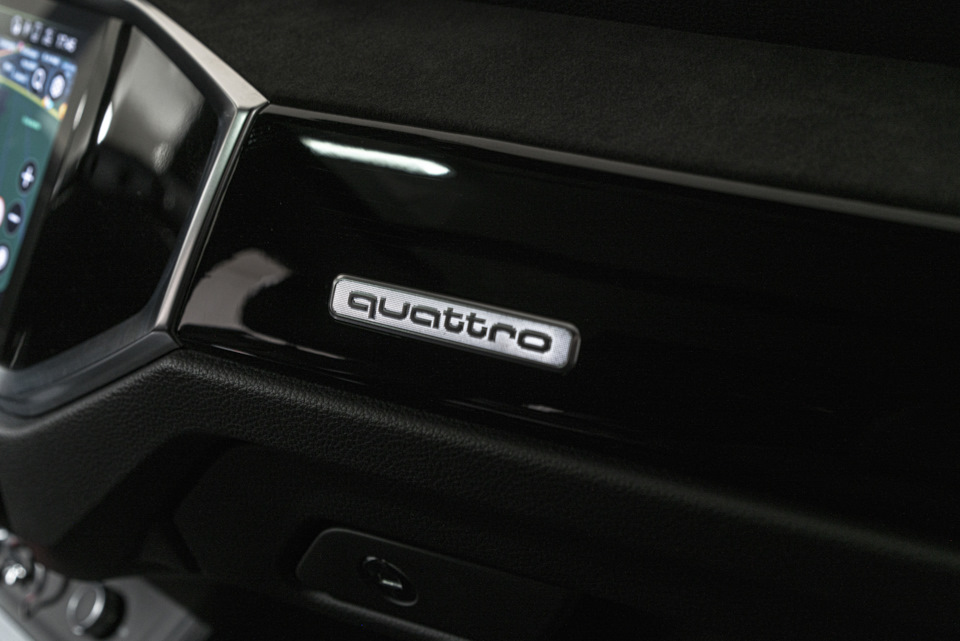 Подсветка логотипа приборной панели… — Audi Q3 (2G), 2 л, 2019 года ...