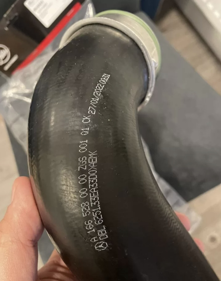 A1665280000 Шланг интеркулера Mercedes | Запчасти на DRIVE2