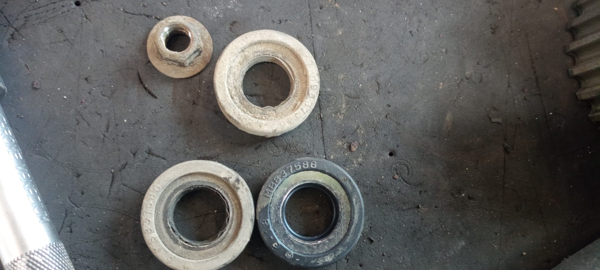 Замена втулок кардана — Mitsubishi Diamante (2G), 2,5 л, 1995 года ...