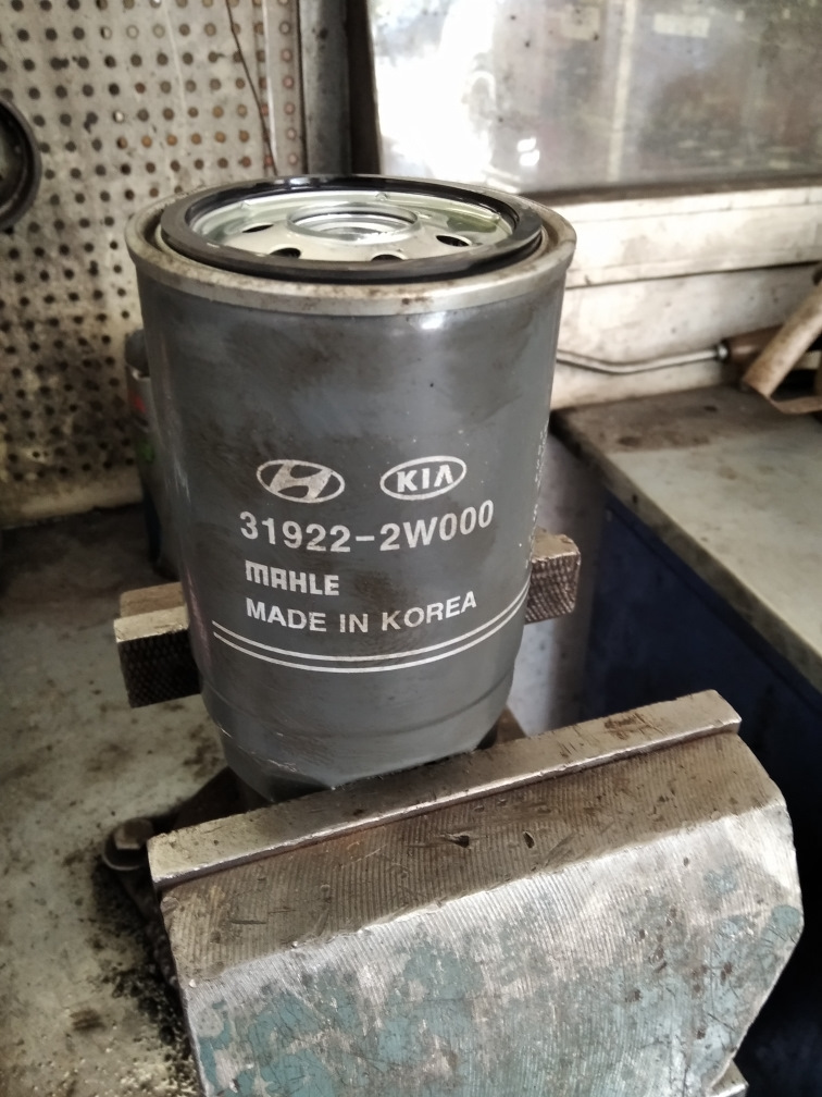 Замена топливного фильтра — Hyundai Santa Fe (3G), 2,2 л, 2015 года ...