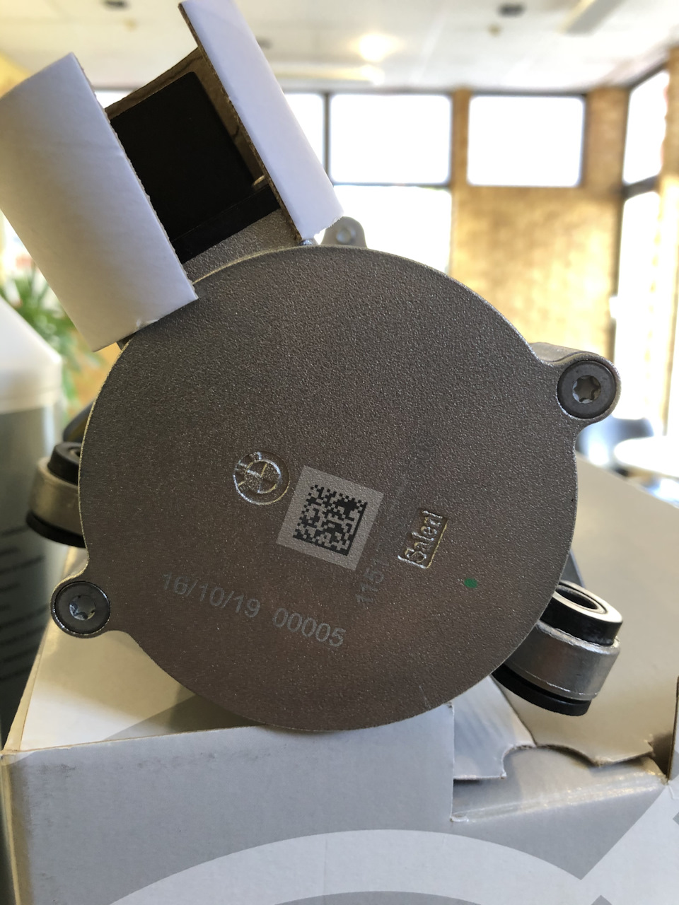 Замена электрической помпы, электрического термостата, крышки бачка ...