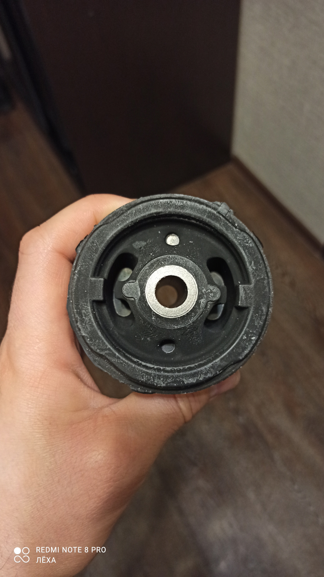 Замена сайлентблоков задней балки. — Renault Logan (2G), 1,6 л, 2016 ...