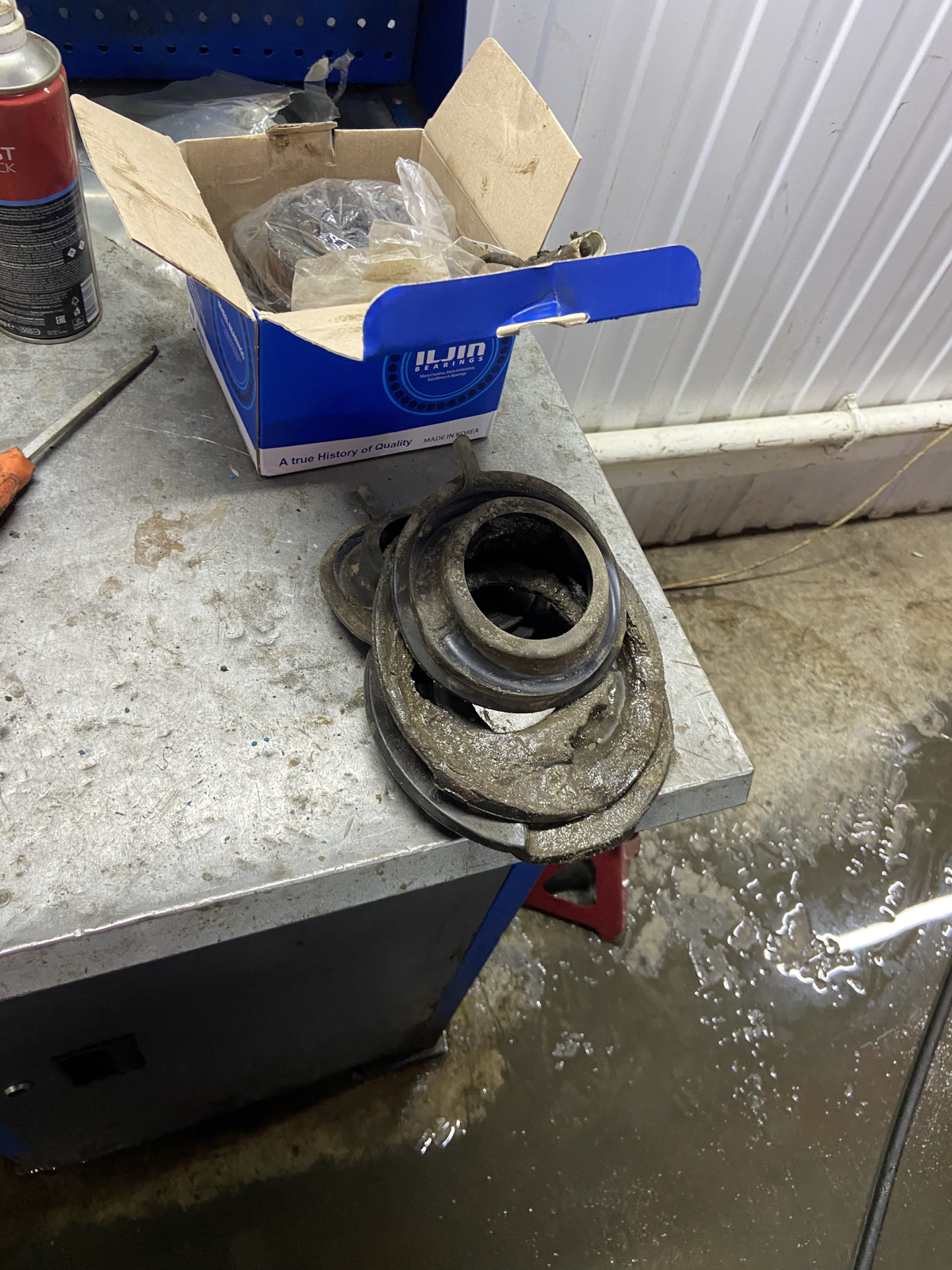 Ступичный, опорный и резинки под пружины. — Opel Antara, 2,4 л, 2007 ...