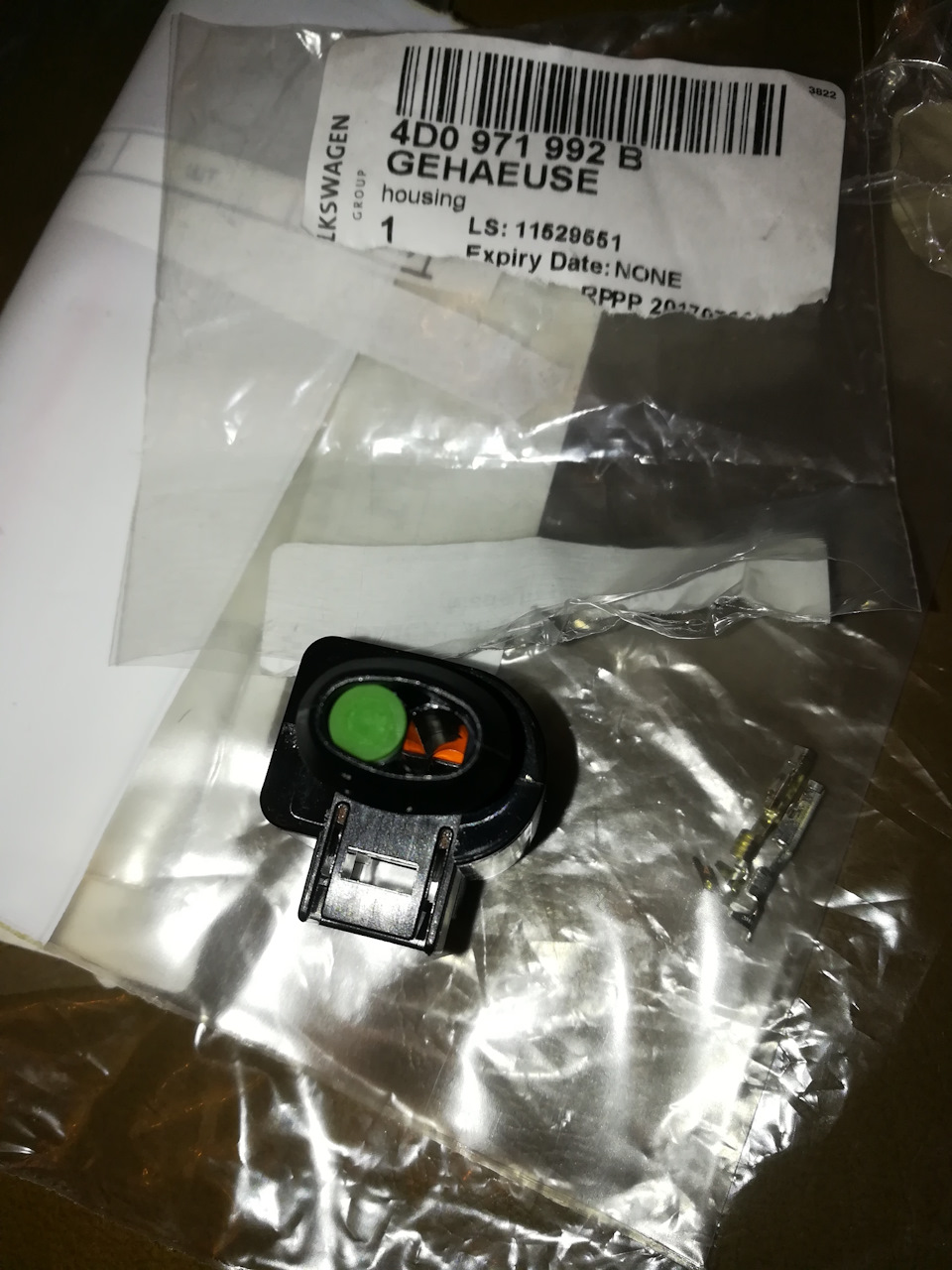 4D0971992B Корпус разъёма VAG | Запчасти на DRIVE2