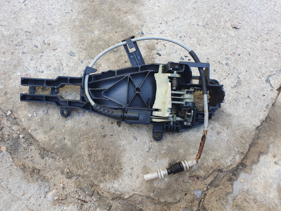 Замена тросиков передних ручек — BMW X5 (E70), 3 л, 2009 года | своими ...