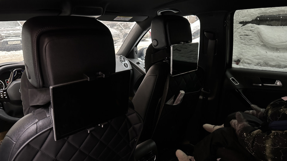 | Установка держателей для планшета задним пассажирам — Volkswagen ...