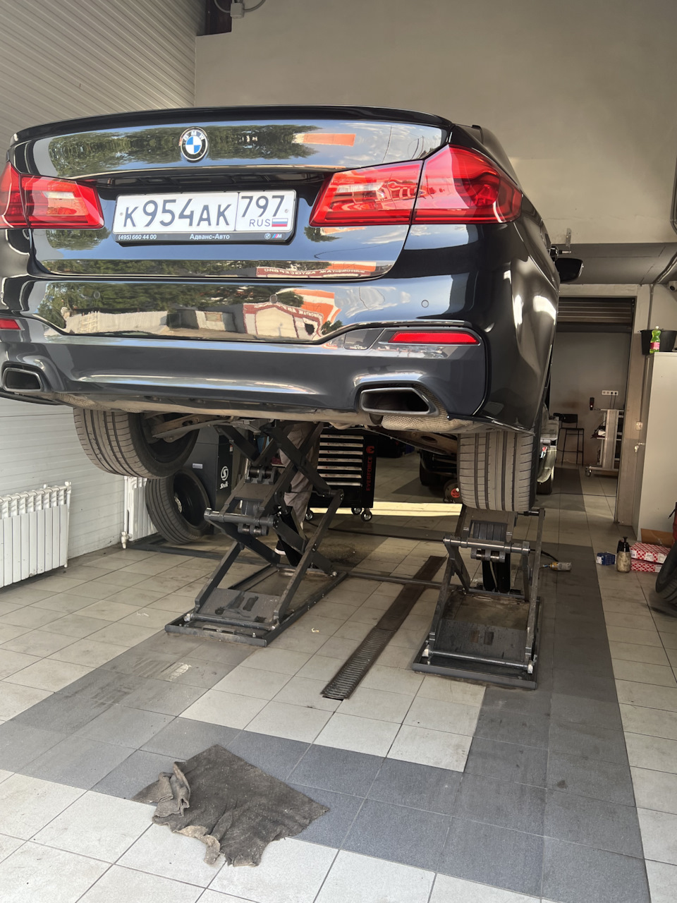 Передние тормозные диски — BMW 5 series (G30), 2 л, 2020 года ...