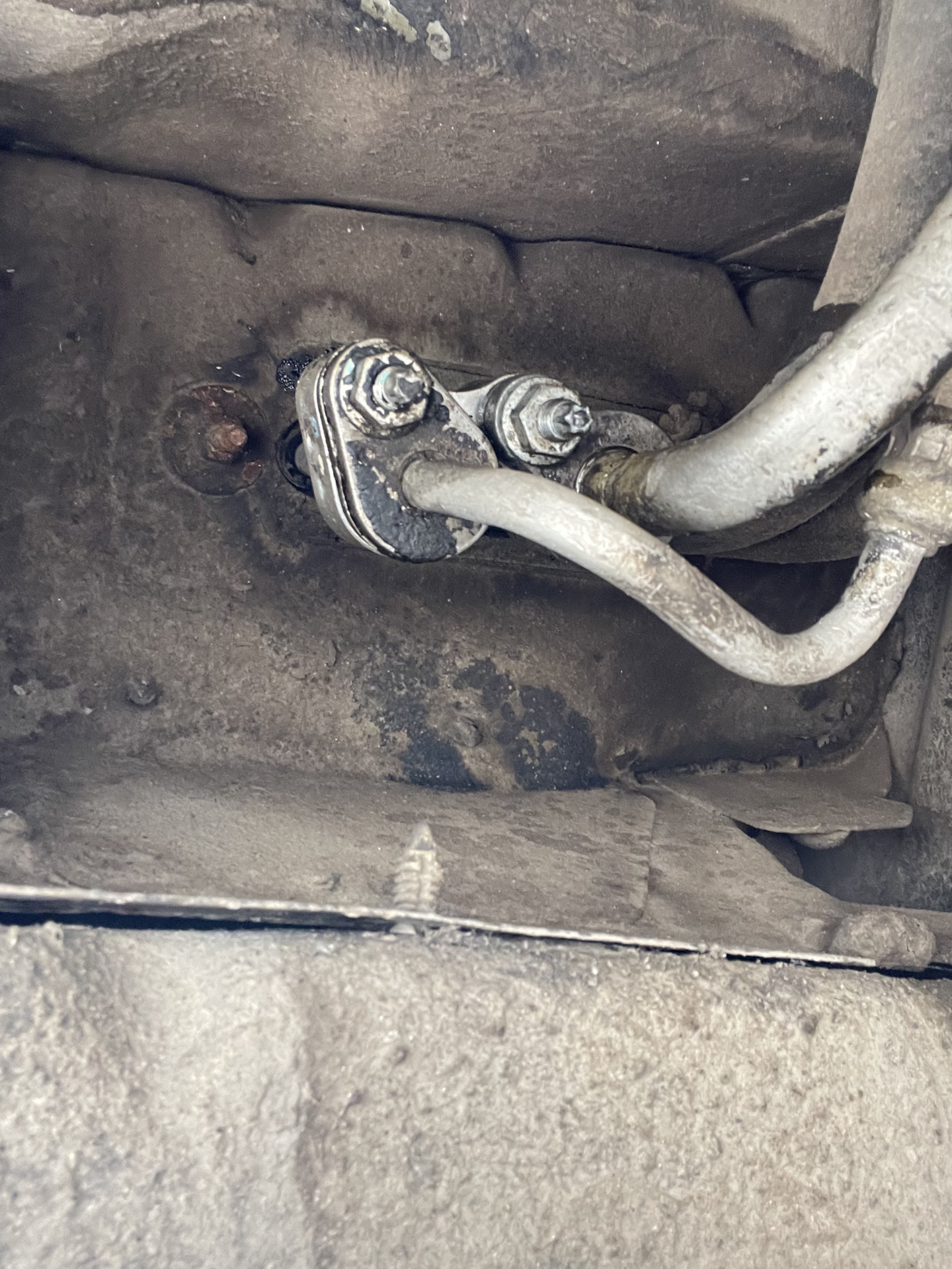 Замена прокладок заднего контура, и сайленблоки рычагов — Ford Explorer ...