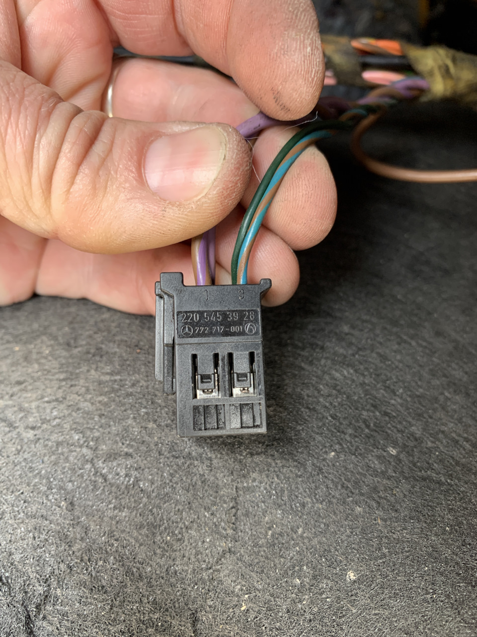 A2205453928 Корпус разъёма электрического Mercedes | Запчасти на DRIVE2