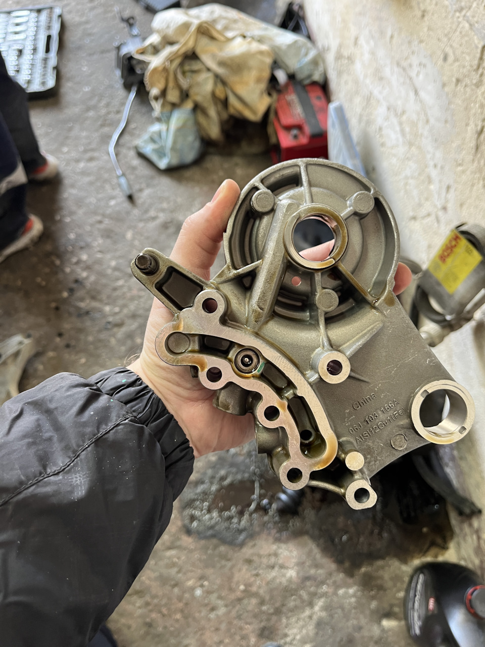 06J103166A Корпус подпора вала VAG | Запчасти на DRIVE2