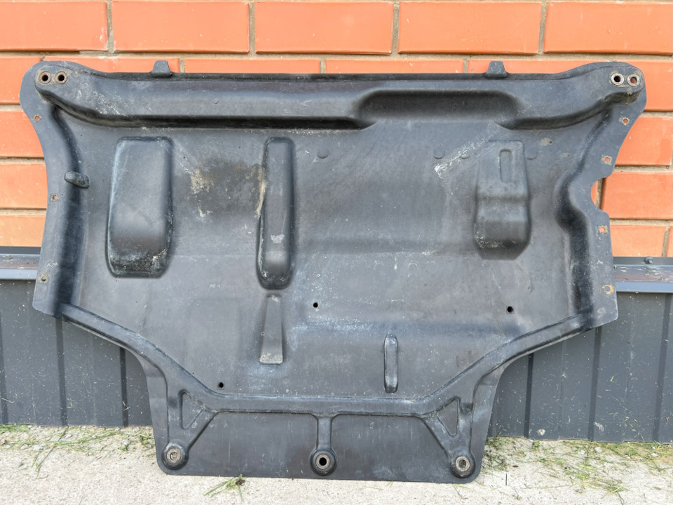 5Q0825901 Защитный брус сзади VAG | Запчасти на DRIVE2