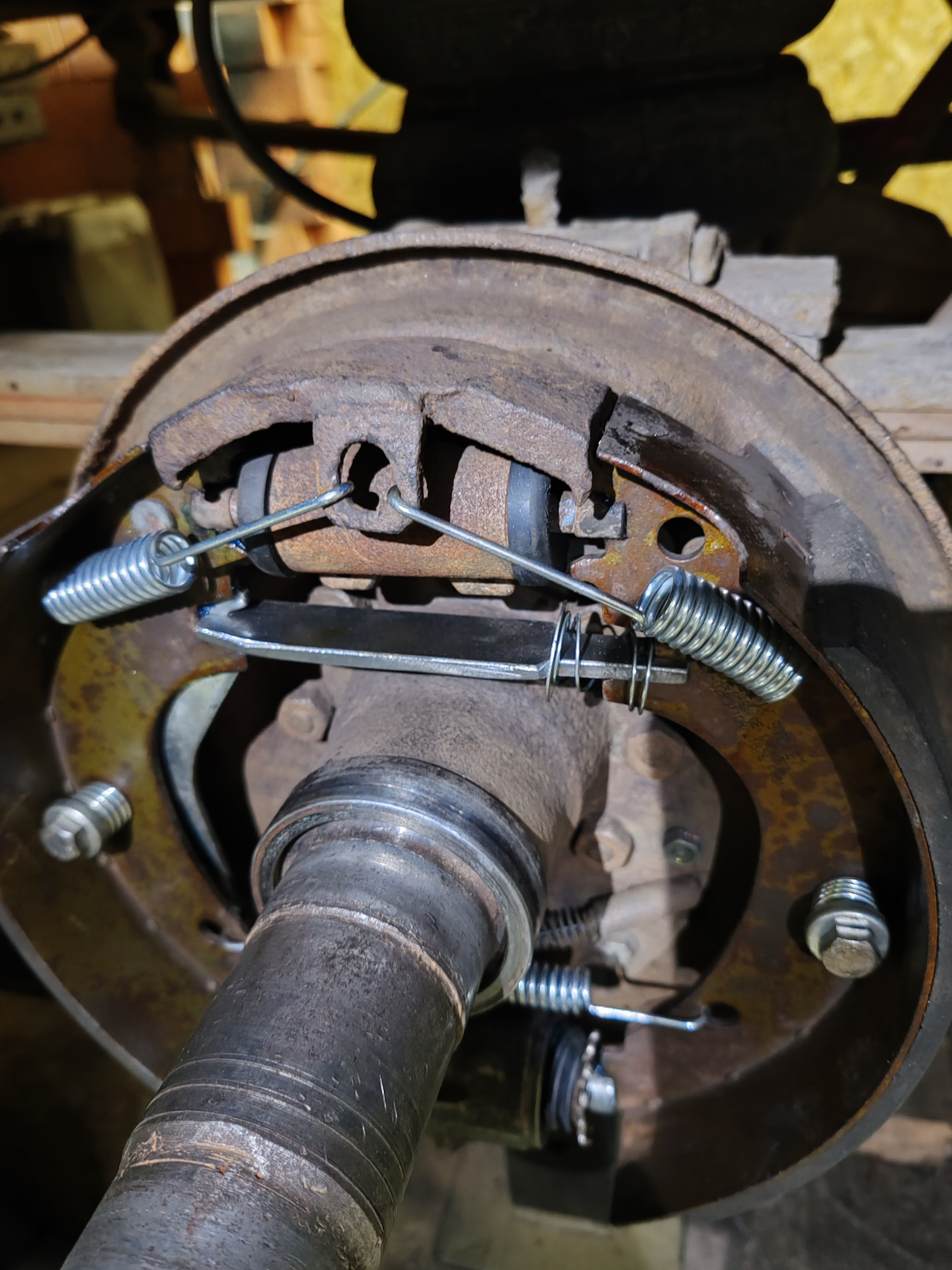 Ремонт и восстановление задних тормозов и ручника — Mercedes-Benz T1, 2,5 л, 1990 года ...