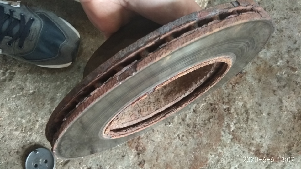 Тормозные диски и колодки — BMW 1 series (F20), 1,6 л, 2013 года ...