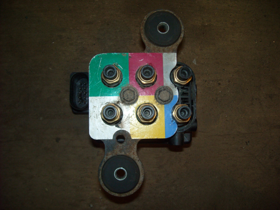 Блок клапанов на Hyundai Equus (2G), Hyundai Genesis (1G). Б/у | 4 200 ...