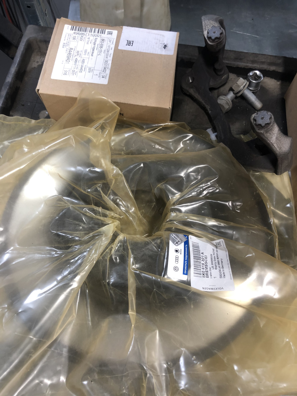 8K0615301A Диск тормозной передний / AUDI A4, A5, Q5 08~ VAG | Запчасти ...