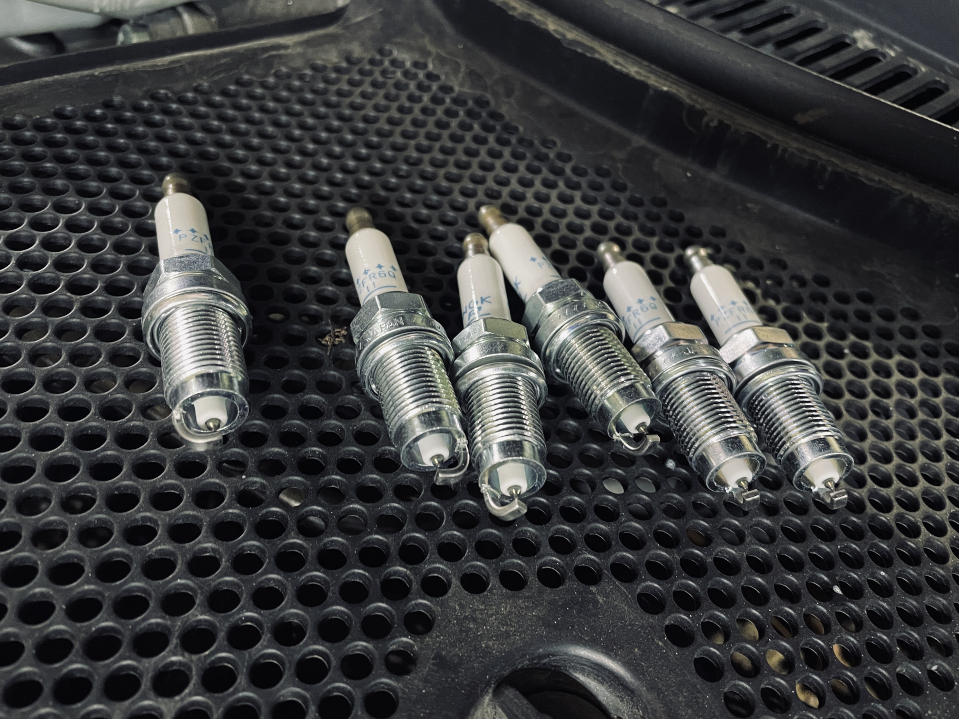 Время пришло…🤣12шт. Свечи. — Bentley Continental Flying Spur, 6 л, 2007 ...