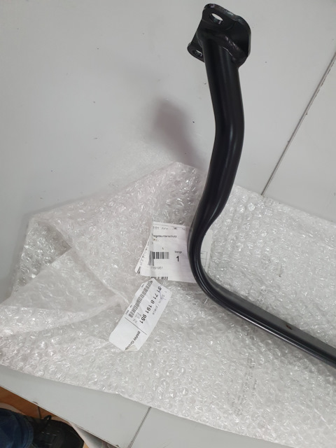 51718191951 Скоба панели защиты вспом.механ.двигат. BMW | Запчасти на ...