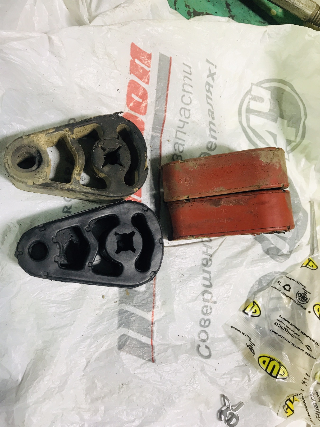 Замена резинок глушителя — BMW X5 (E70), 3 л, 2007 года | своими руками ...