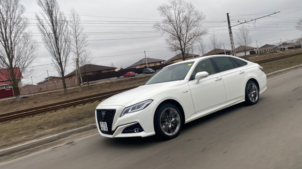 Продажа Toyota Crown (S220) 2019 (гибрид, вариатор) — с историей ...
