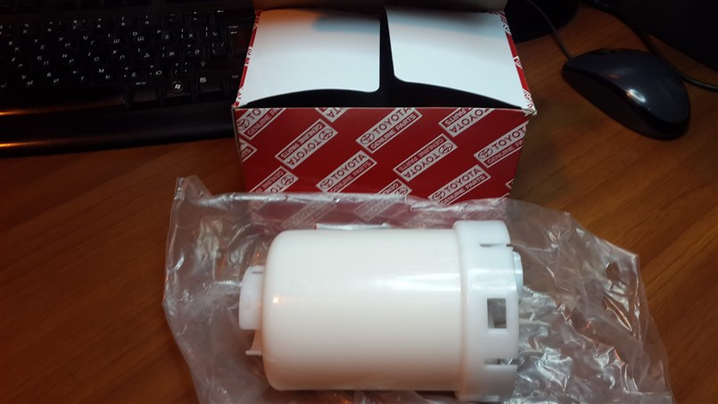 Замена топливных фильтров — Toyota RAV4 (II), 2 л, 2000 года | своими ...