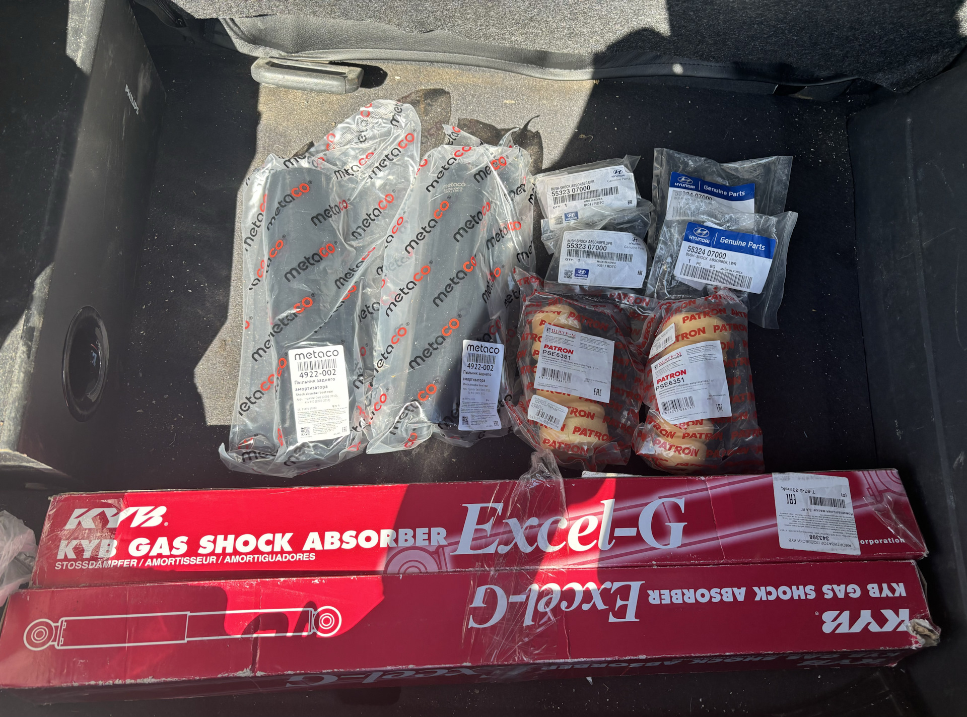 Задние амортизаторы — замена — Hyundai Getz, 1,4 л, 2010 года ...