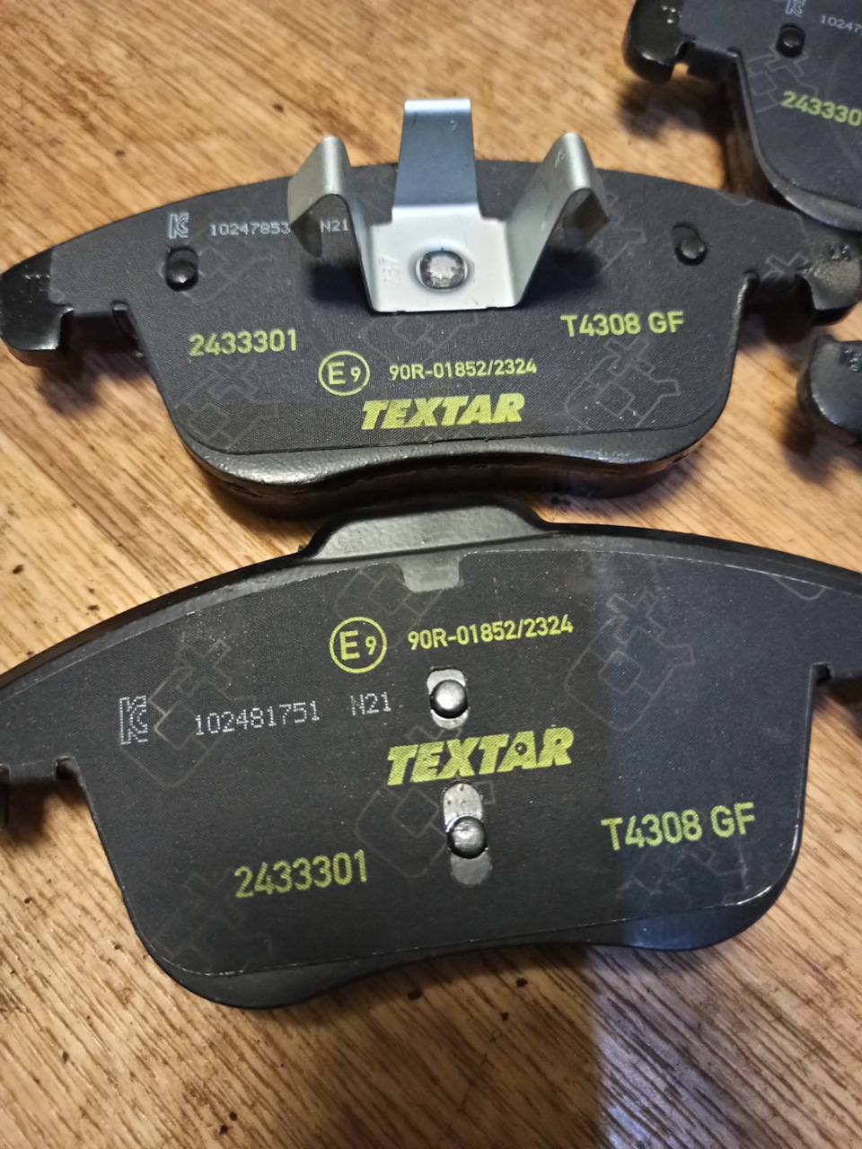 Самостоятельная замена передних тормозных дисков и колодок. — Volkswagen Tiguan (1G), 1,4 л ...