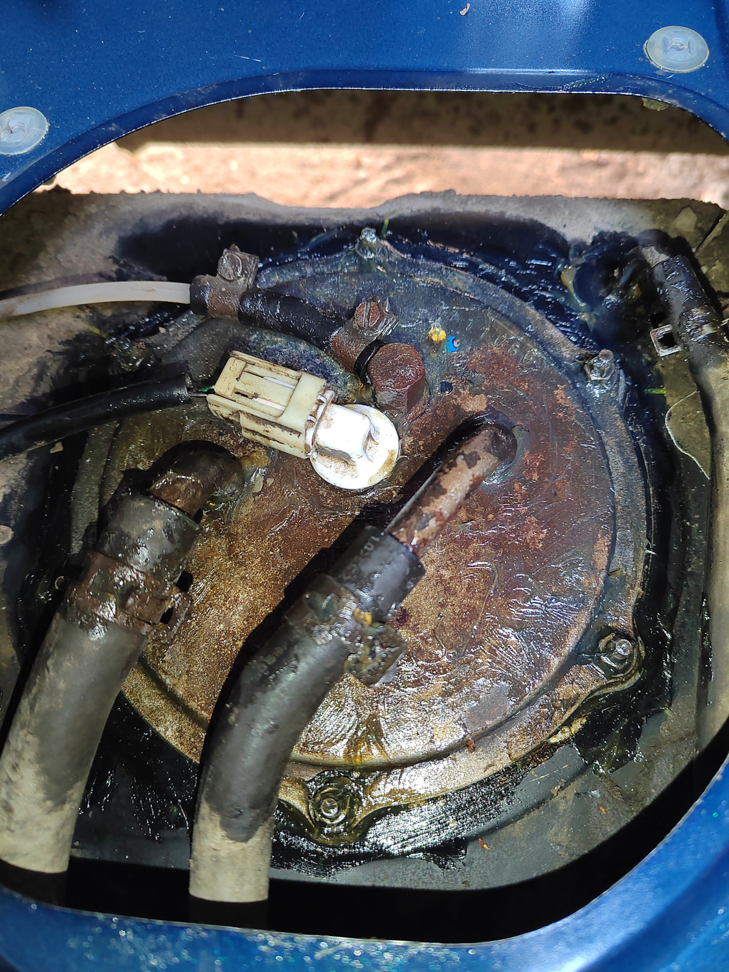 Замена фильтра в топливном баке. — Mitsubishi Pajero Sport (2G), 3,2 л ...