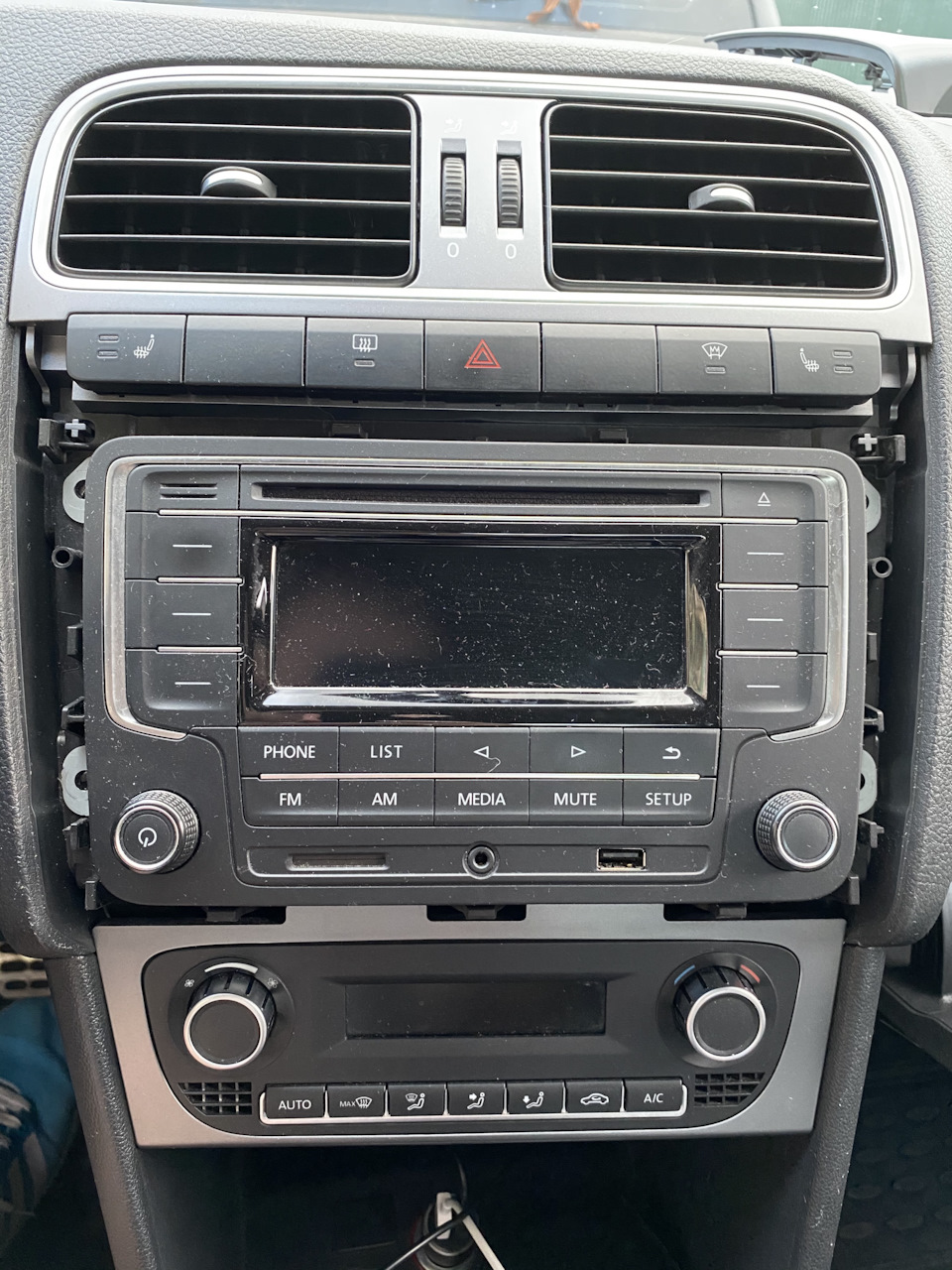 RCD330 + carplay — Volkswagen Polo Sedan, 1,6 л, 2016 года | автозвук ...