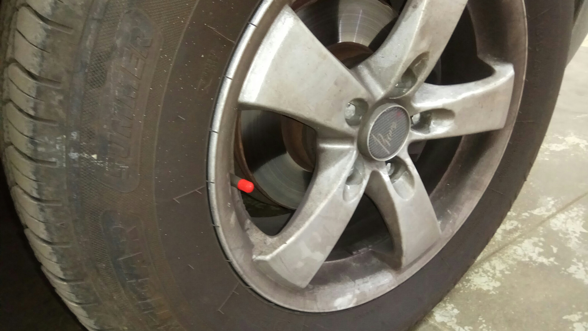 Красные колпачки на золотники — FIAT Ducato II, 2,3 л, 2011 года ...