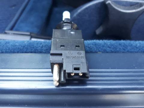 A0015450109 Переключатель стоп-сигнала Mercedes | Запчасти на DRIVE2