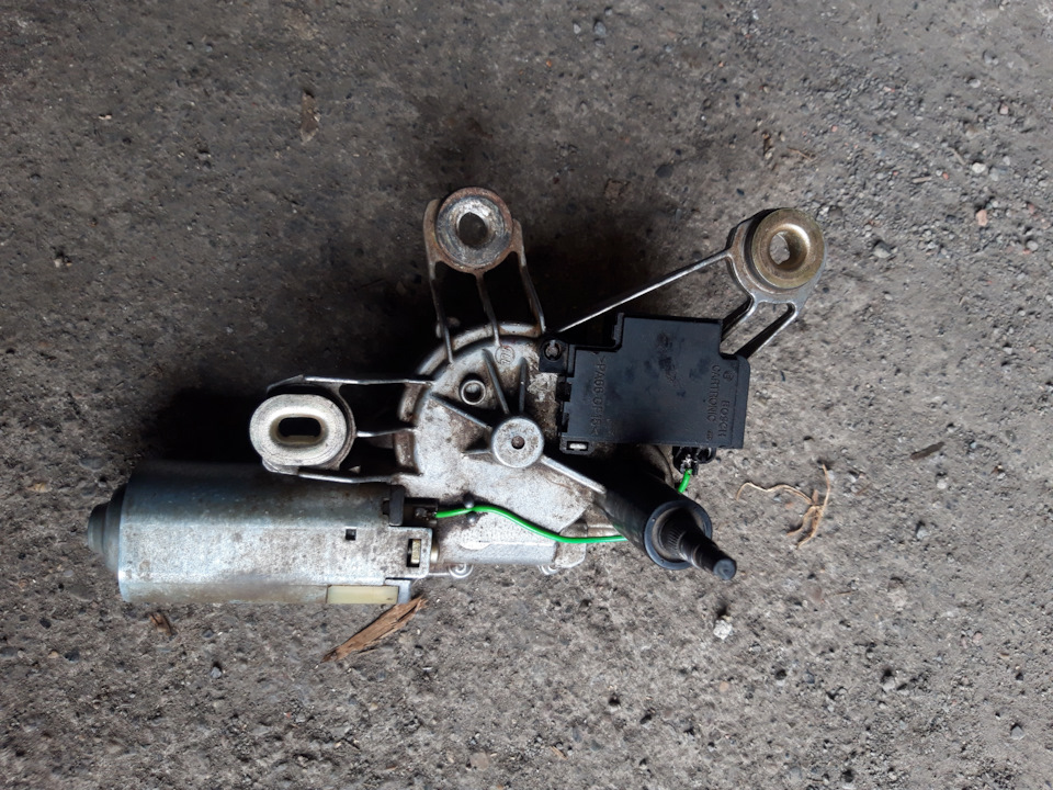 Привод заднего дворника. — Volkswagen Golf Mk4, 1,6 л, 1998 года ...