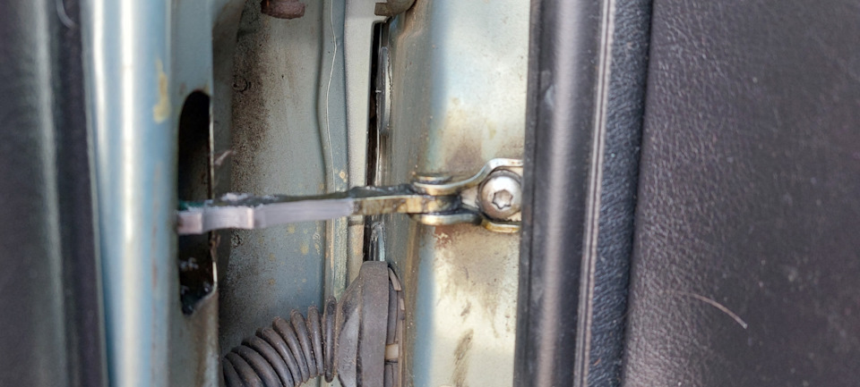 Вопрос по ограничителю двери — Peugeot 307 SW, 1,6 л, 2006 года ...