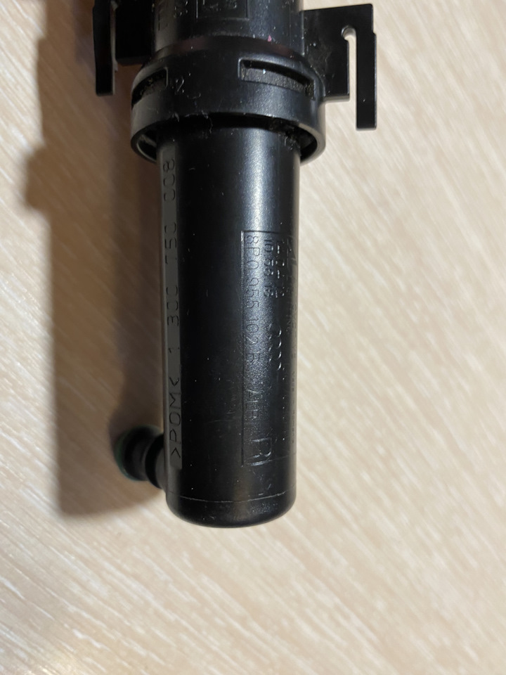 8P0955102B Форсунка омывателя фары VAG | Запчасти на DRIVE2