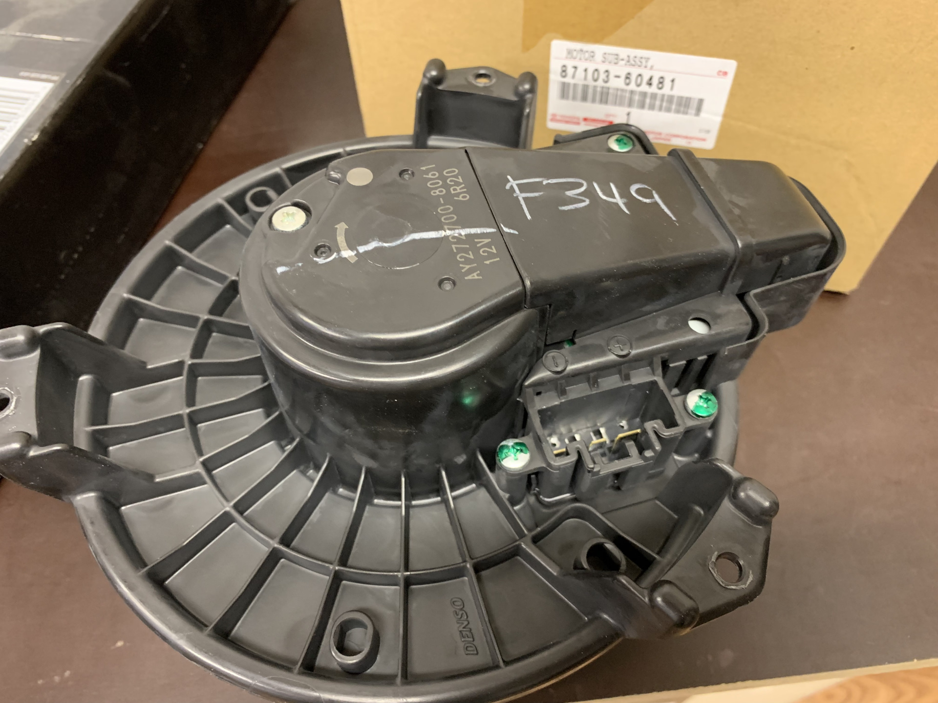 Вентилятор отопителя нужно было сразу менять на модель от LX570 ...