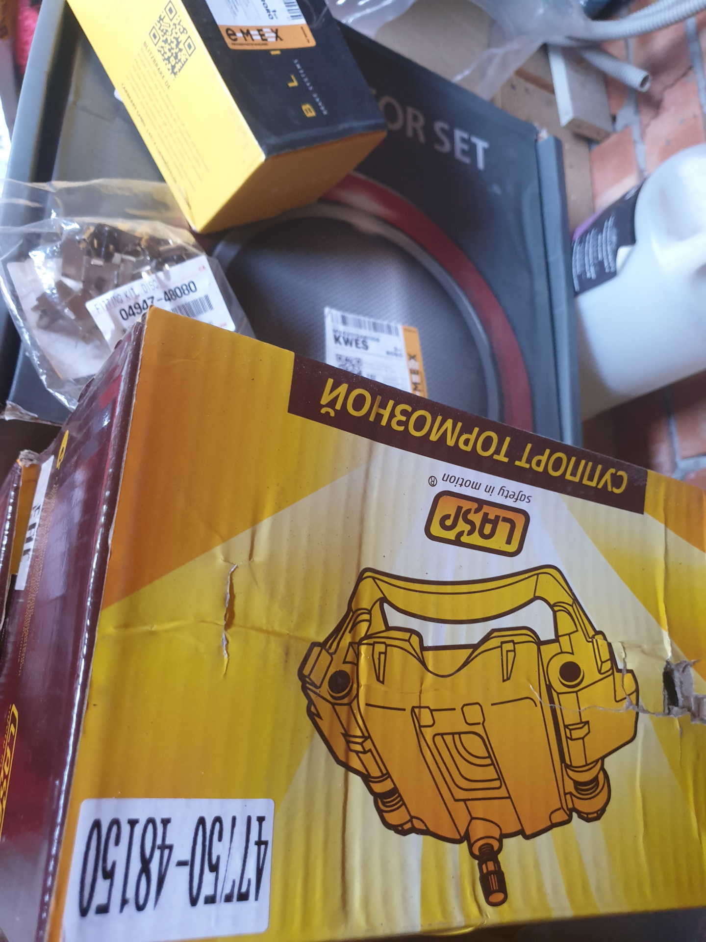 Двухпоршневые тормоза от Lexus RX 350 — Lexus ES (XV60), 2,5 л, 2017 ...