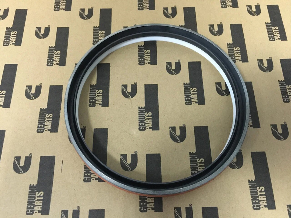 Сальник коленвала задний с ремонтной втулкой Cummins ISBe 3926126 ...