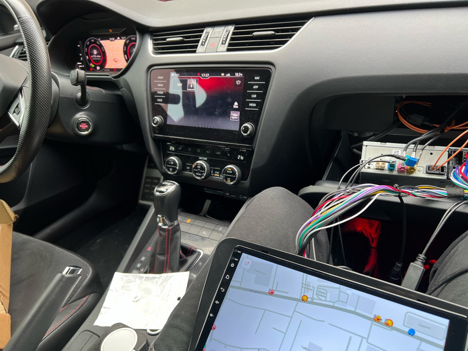 20 Андроид башка и Canton — Skoda Octavia Rs A7 Mk3 2 л 2017 года