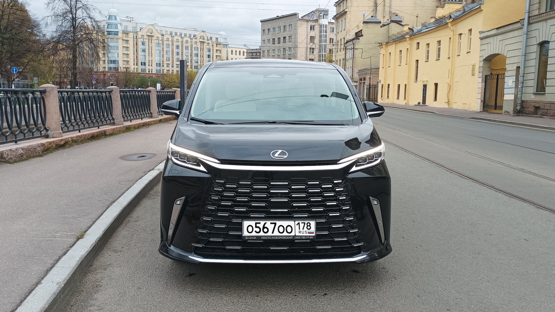 Lexus LM 2.5 гибридный (Plug-in) 2024 | на DRIVE2