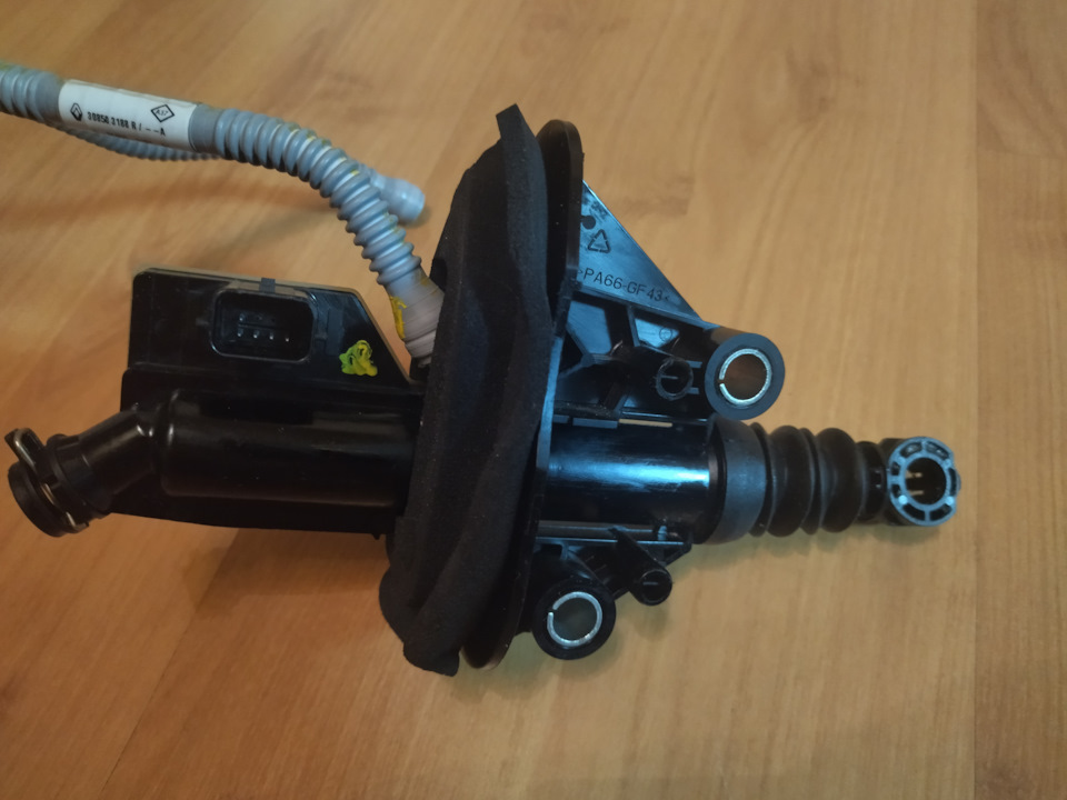 Главный цилиндр сцепления на Renault Espace (5G), Renault Grand Scenic ...