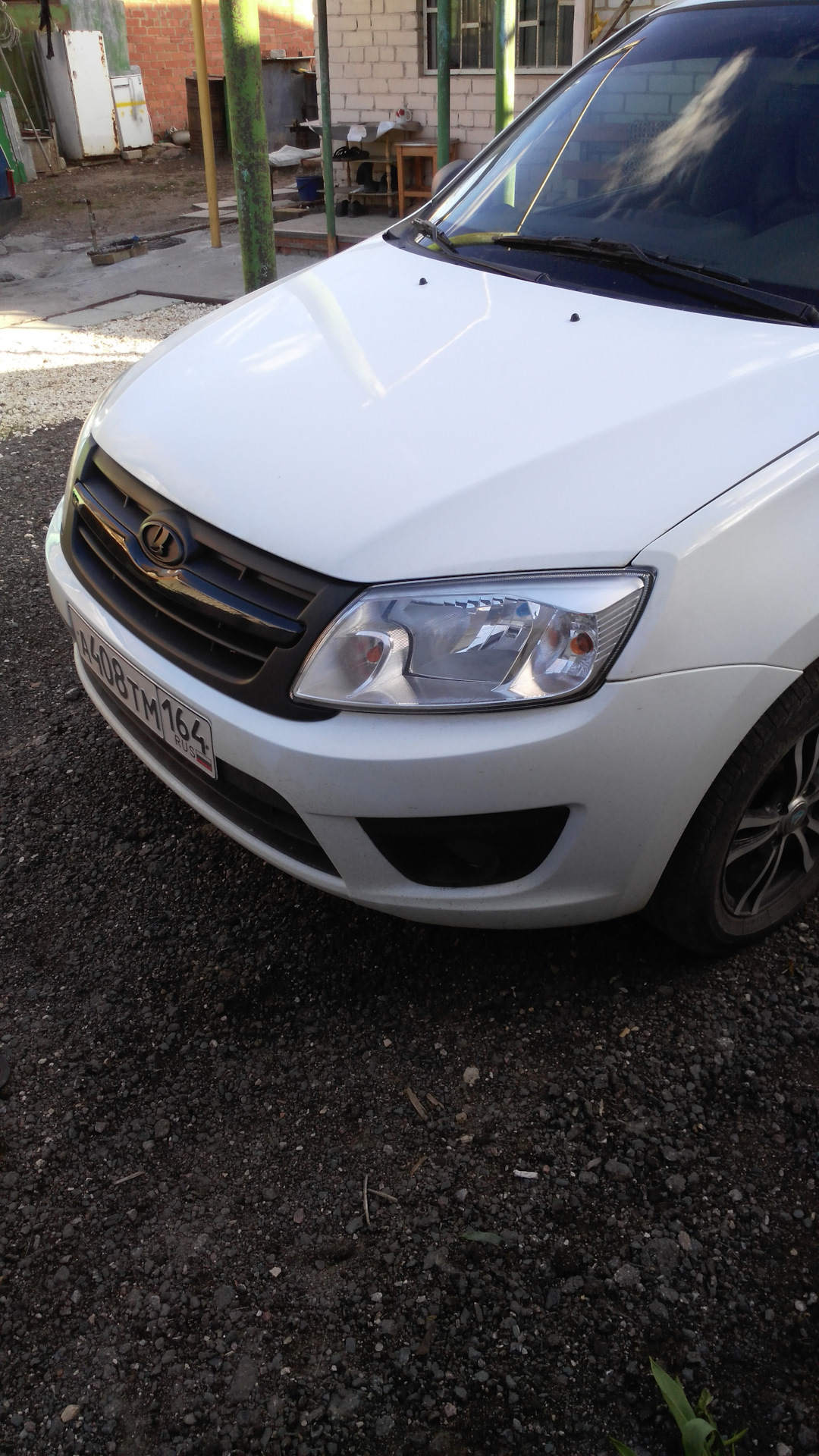 Решетка радиатора и черный молдинг — Lada Гранта (1G), 1,6 л, 2017 года ...