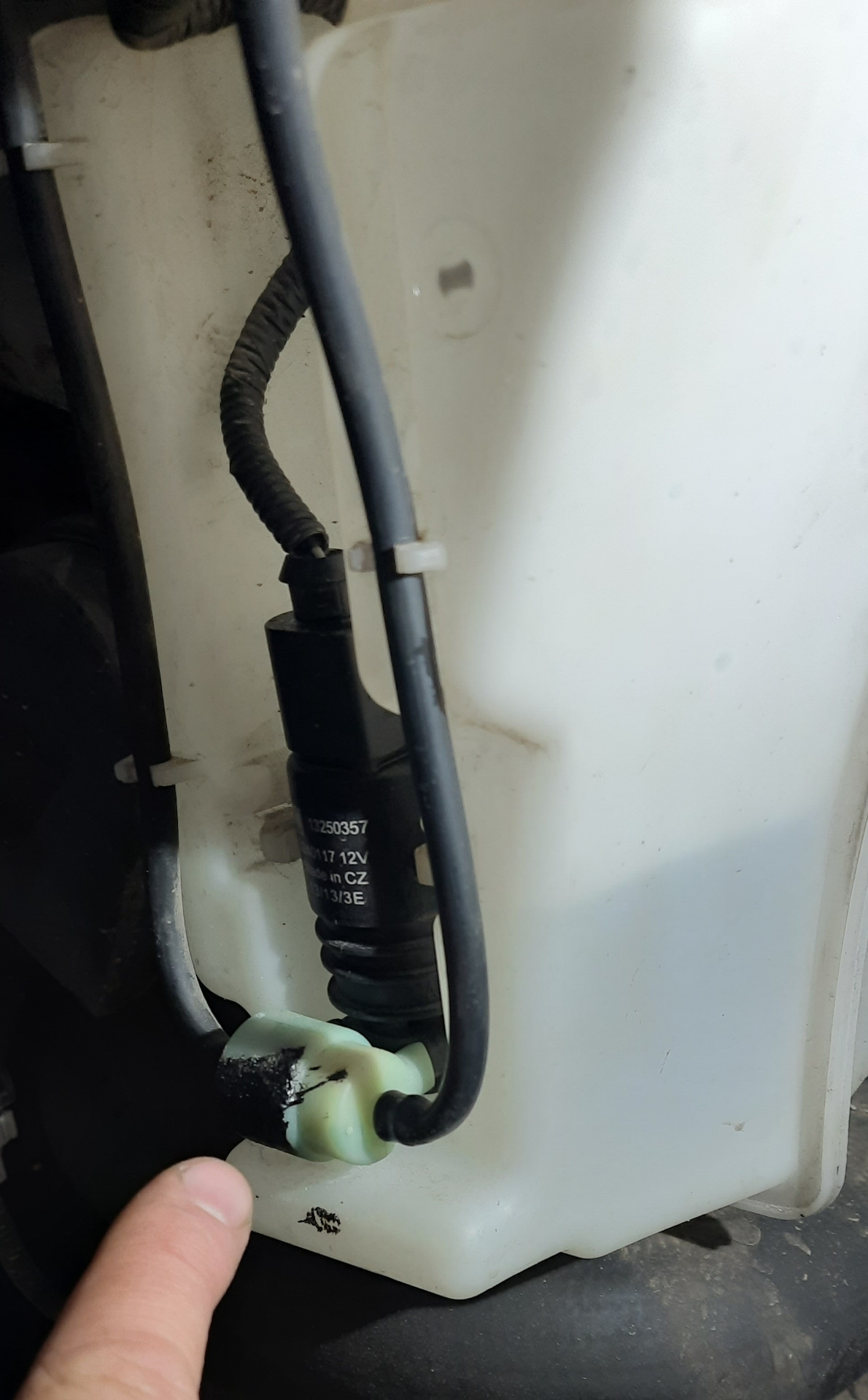 НАСОС ОМЫВАТЕЛЯ — Opel Mokka (1G), 1,7 л, 2013 года | аксессуары | DRIVE2