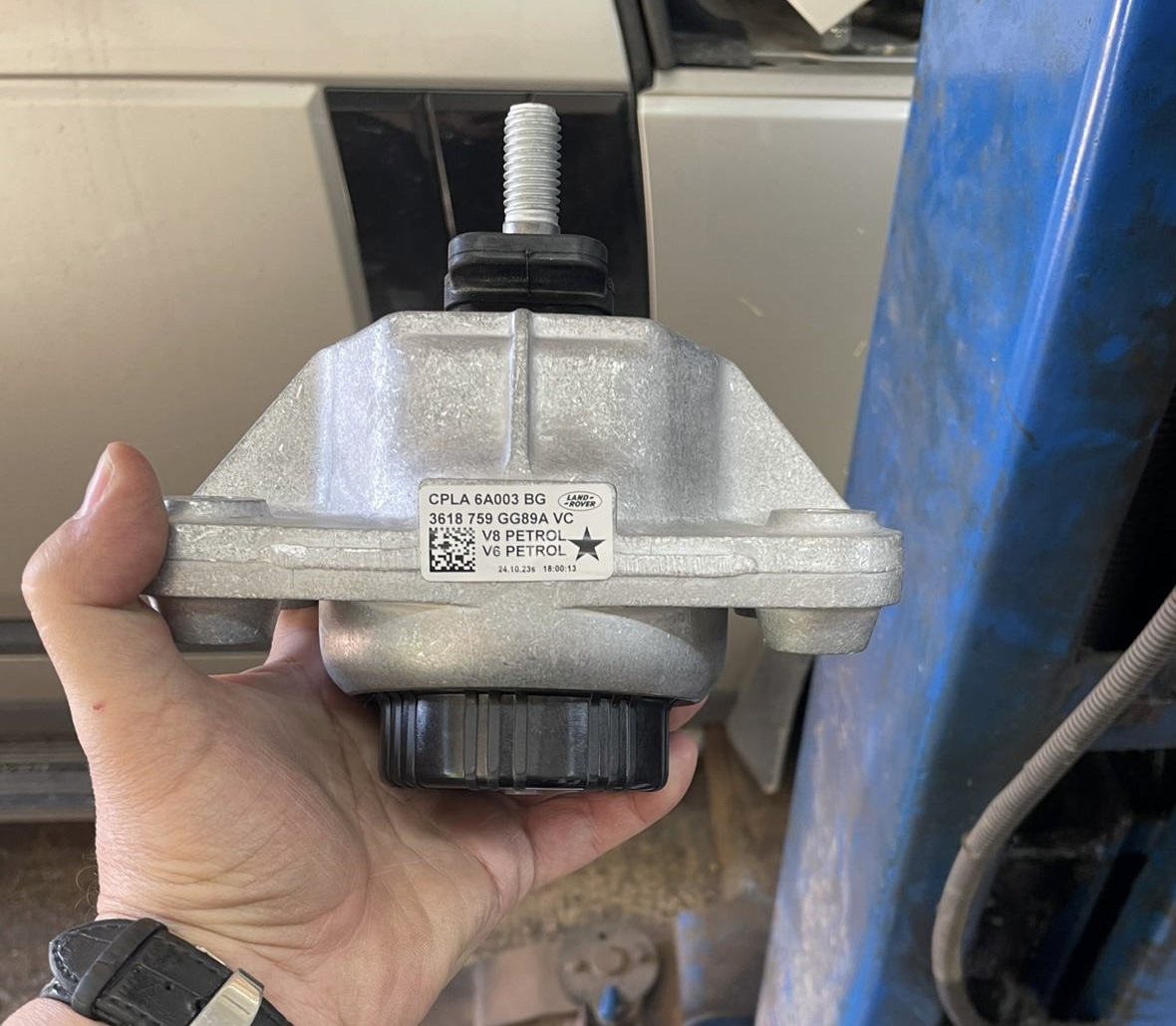 Замена свечей / подушек ДВС / Масла — Land Rover Range Rover (4G), 5 л ...