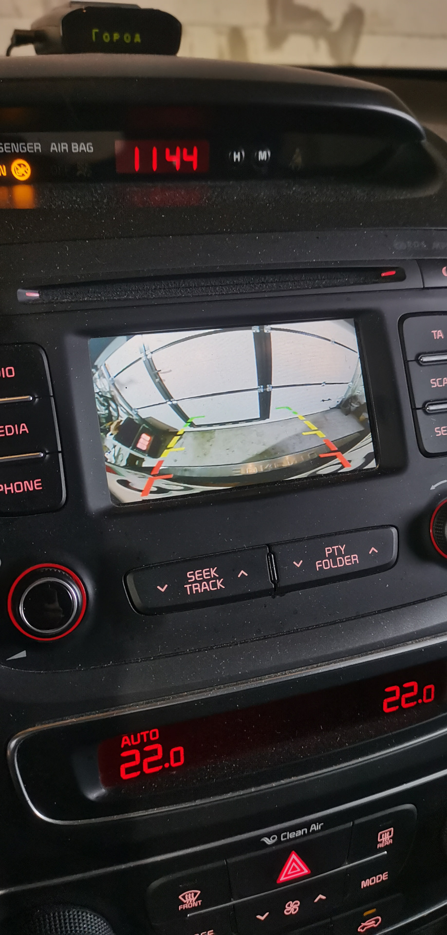 Замена камеры заднего вида и фонарей подсветки номера на Kia Sorento XM ...