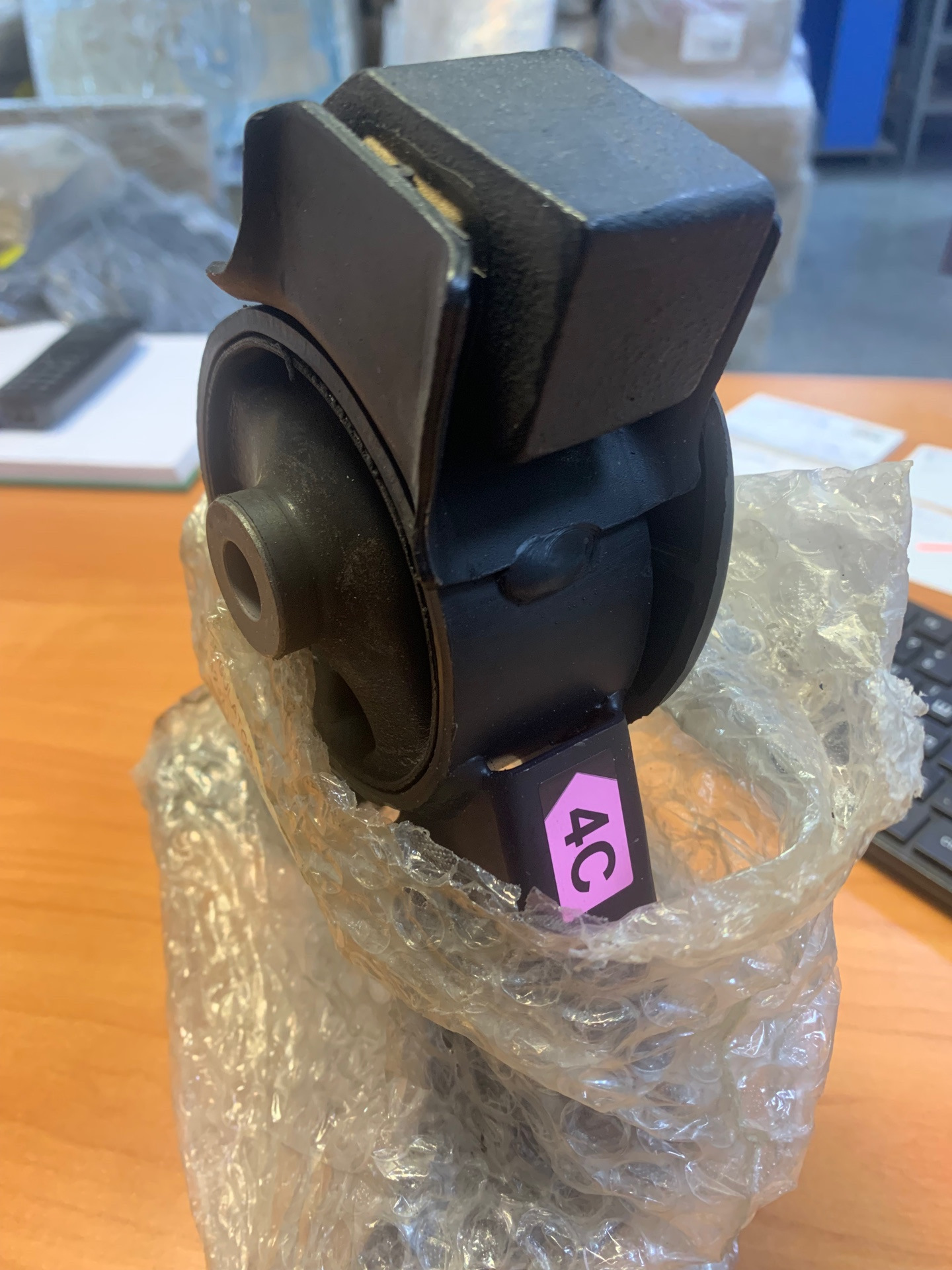 Покупка комплекта оригинальных подушек двигателя — Toyota Avensis II, 2 ...