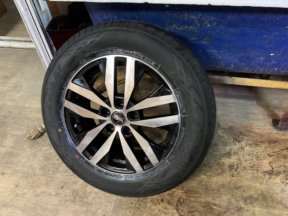 Летняя резина YOKOHAMA 205/65/16 с CAMRY — Skoda Octavia A7 Mk3, 1,6 л ...